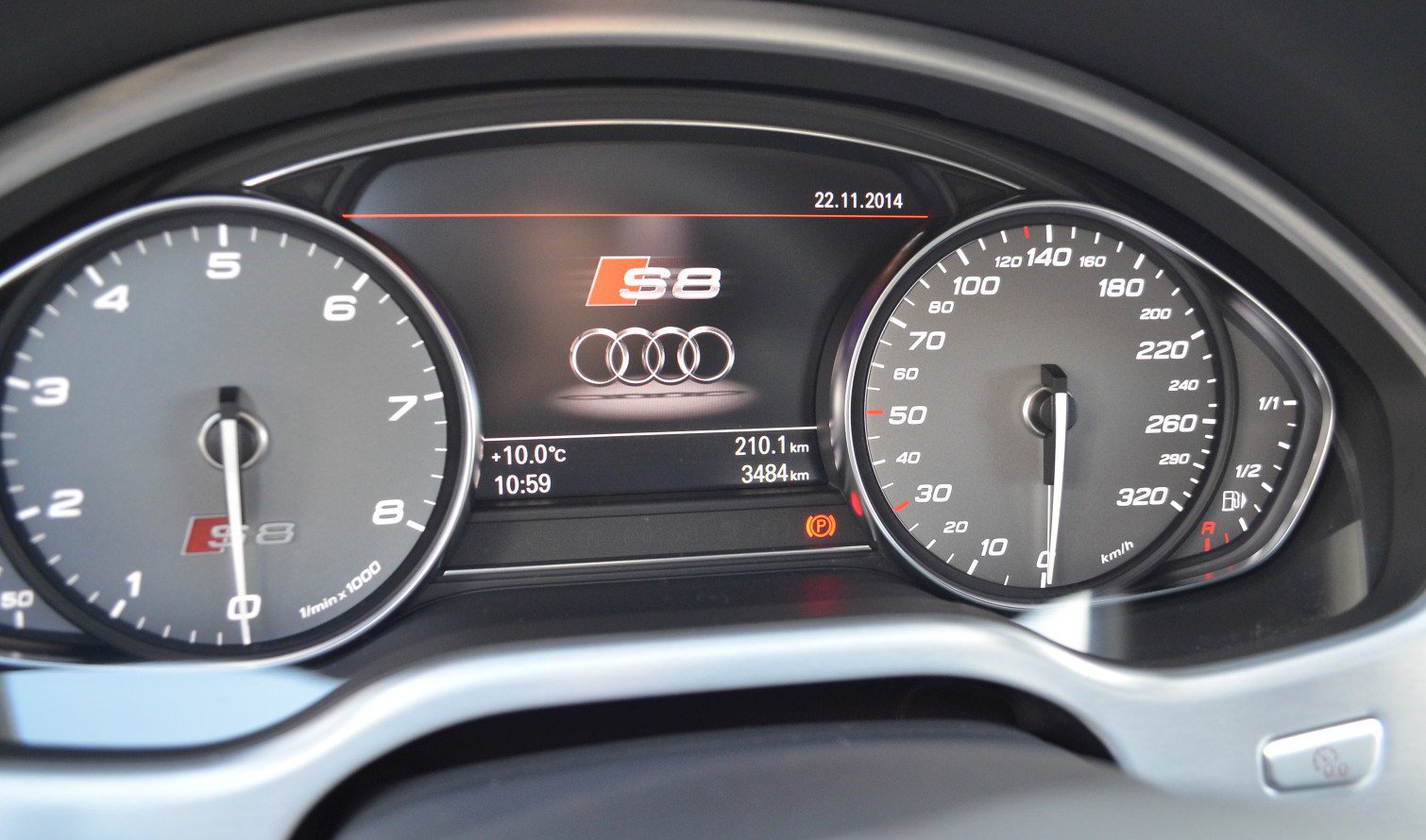 Audi S8 technical specifications and fuel economy